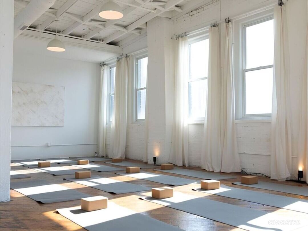 Downtown Rustic Yoga Studio in Columbus | Rent this location on Giggster