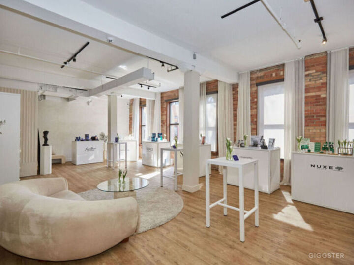 Modern Sunlit Studio Downtown Toronto | Rent this location on Giggster