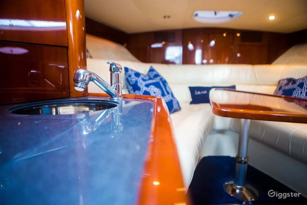 40 foot Luxury Cruiser Donzi | Rent this location on Giggster