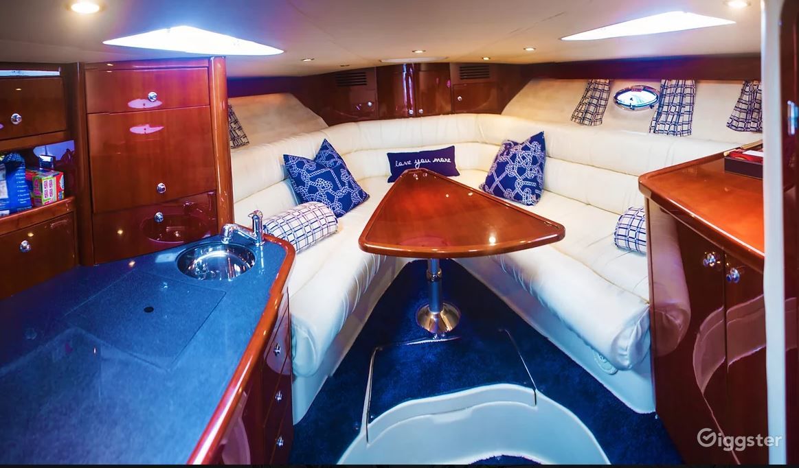 40 foot Luxury Cruiser Donzi | Rent this location on Giggster