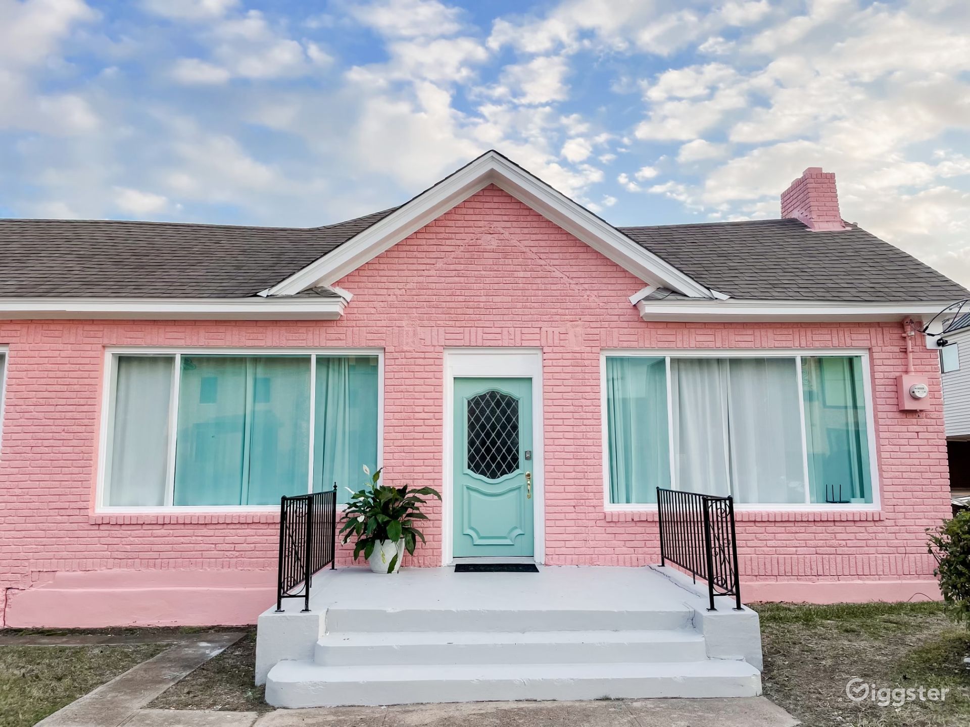 Pink Instagramable House | Rent this location on Giggster
