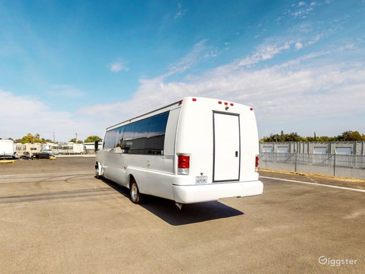International Limo Bus | Rent this location on Giggster