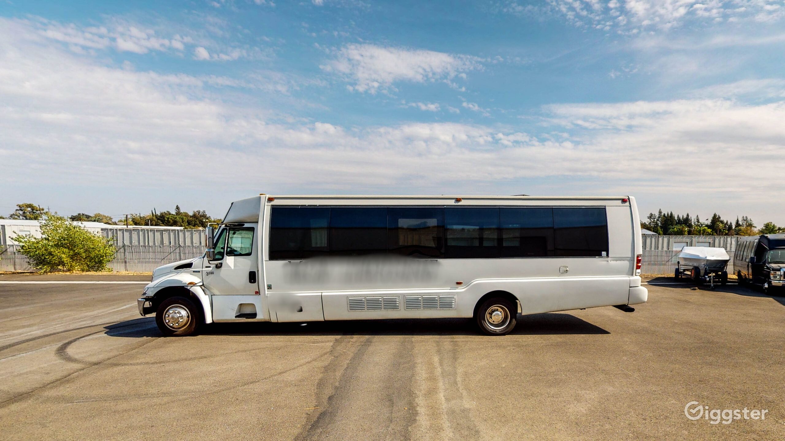 International Limo Bus | Rent this location on Giggster
