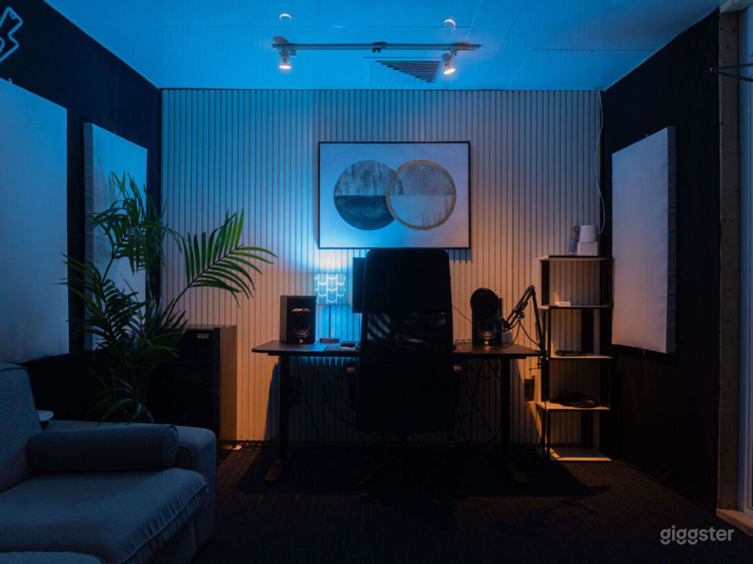 Cozy Recording Music Studio | Chinatown | Rent this location on Giggster