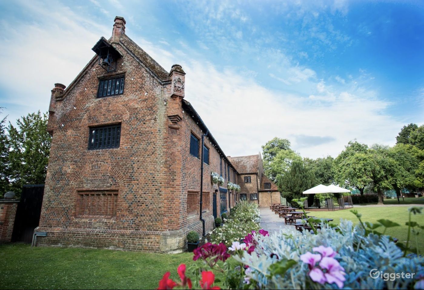 Atmospheric 16TH-century Barn in London | Rent this location on Giggster