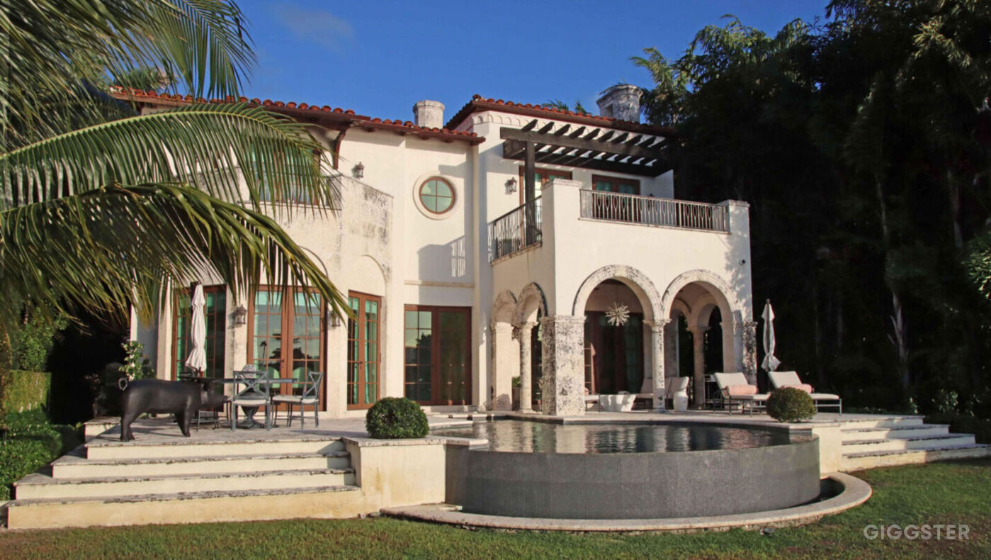 Luxury Pool in a Waterfront Mediterranean Castle | Rent this location ...