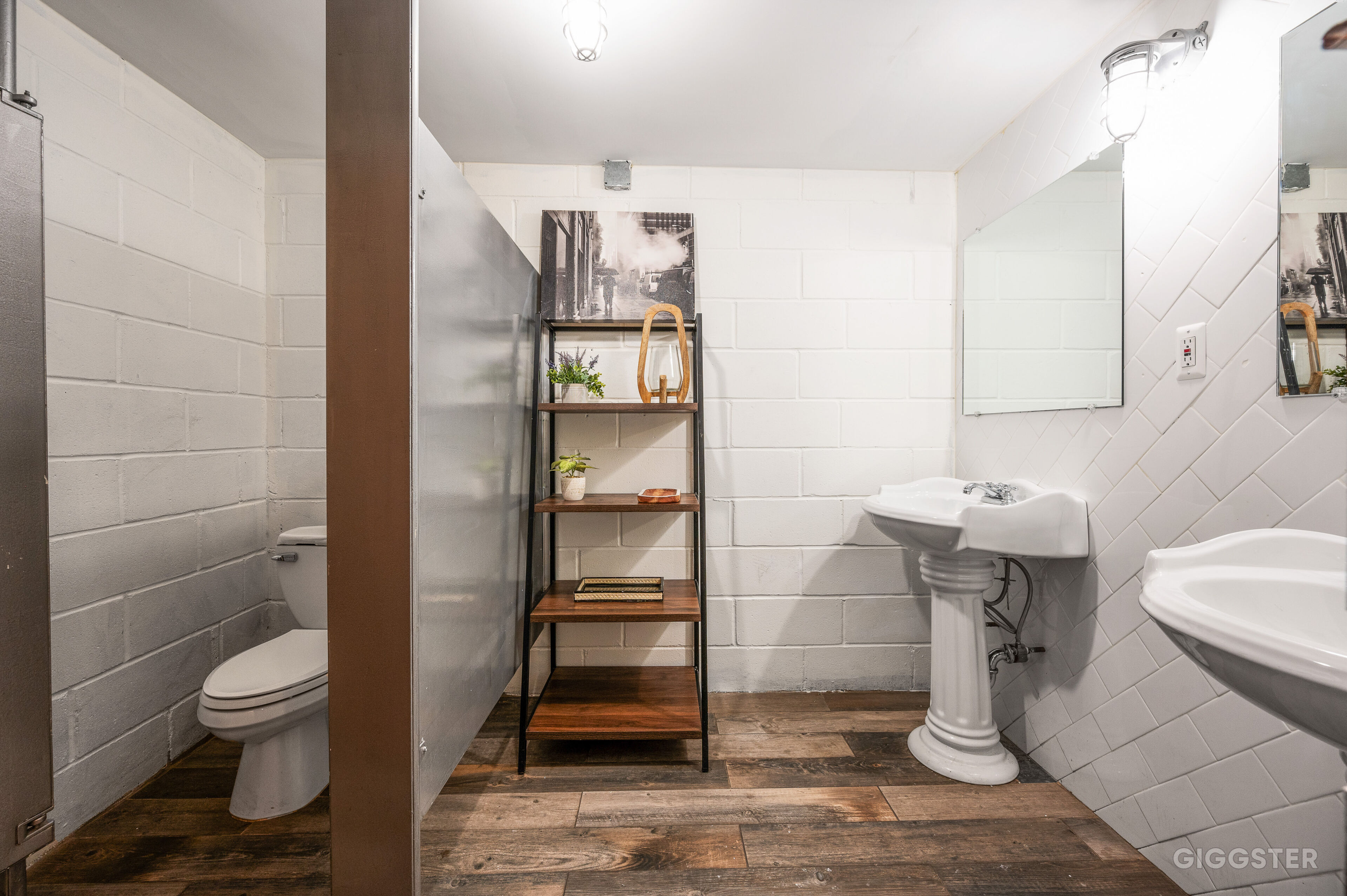 Saint James Spacious, Luxe Lounge w/ Exposed Brick | Rent this location ...