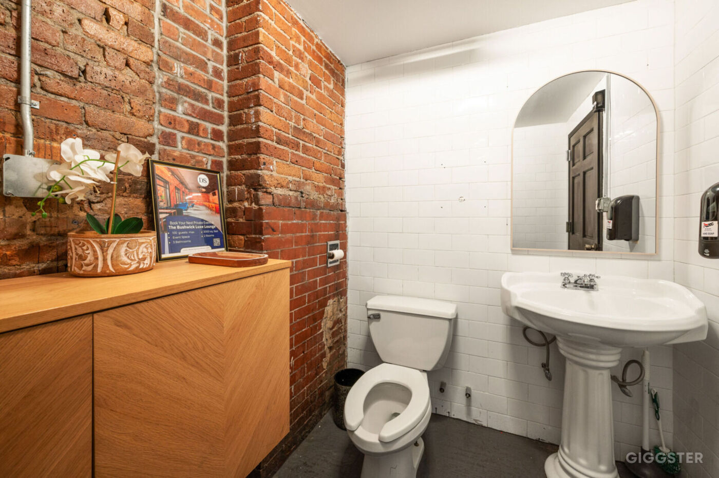 Saint James Spacious, Luxe Lounge w/ Exposed Brick | Rent this location ...