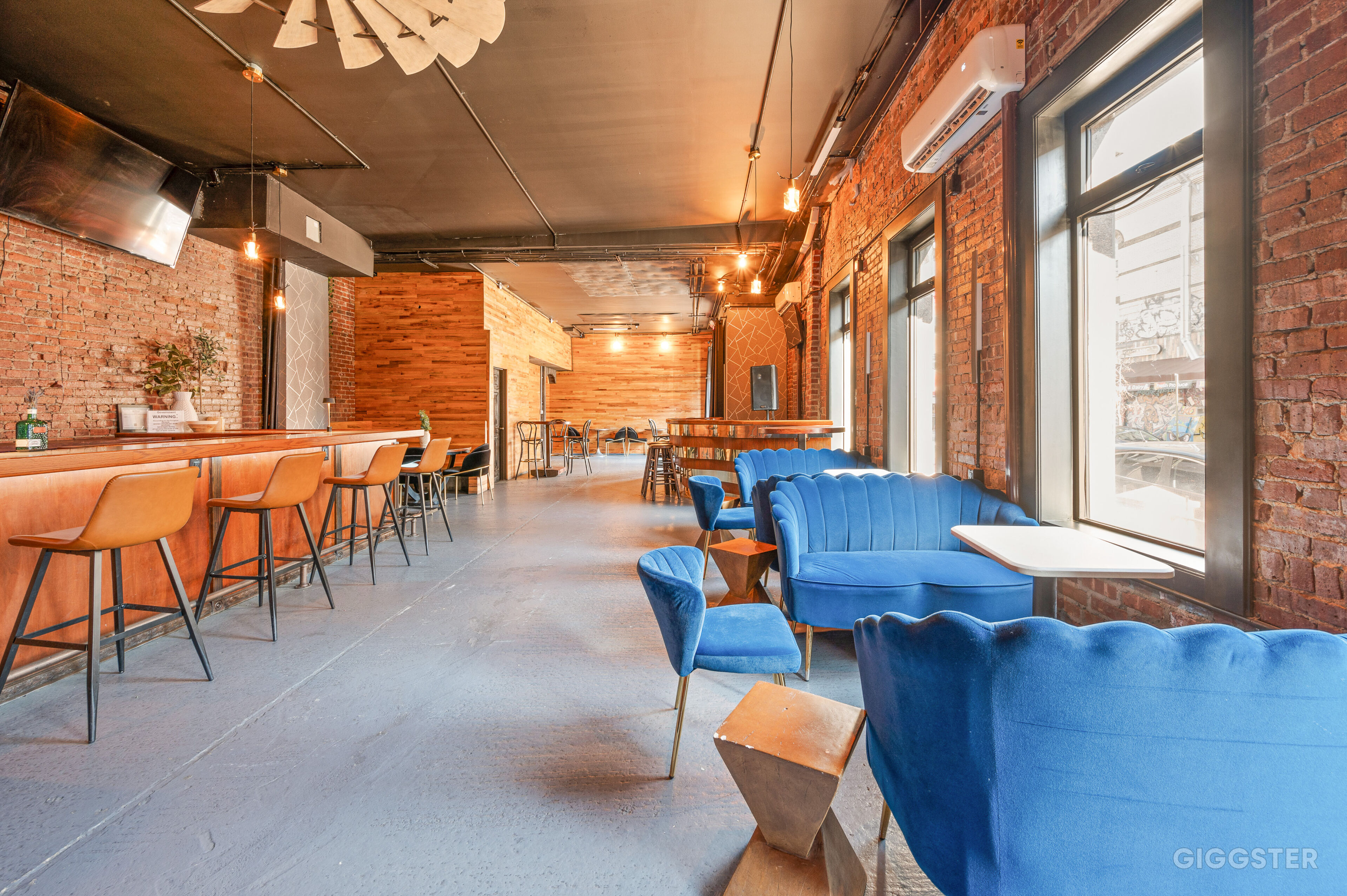 Saint James Spacious, Luxe Lounge w/ Exposed Brick | Rent this location ...