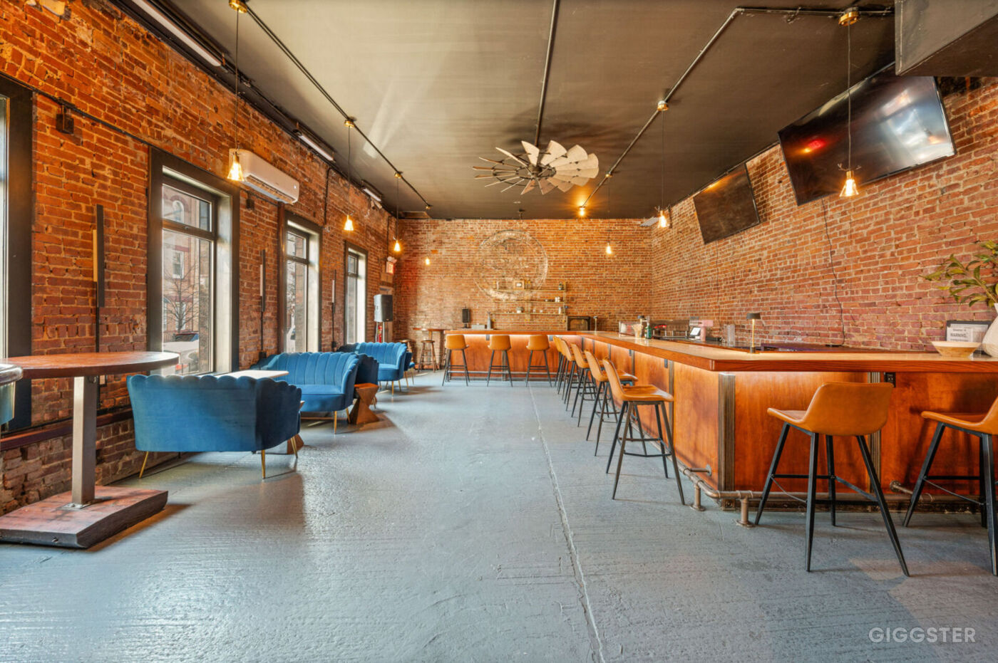 Saint James Spacious, Luxe Lounge w/ Exposed Brick | Rent this location ...