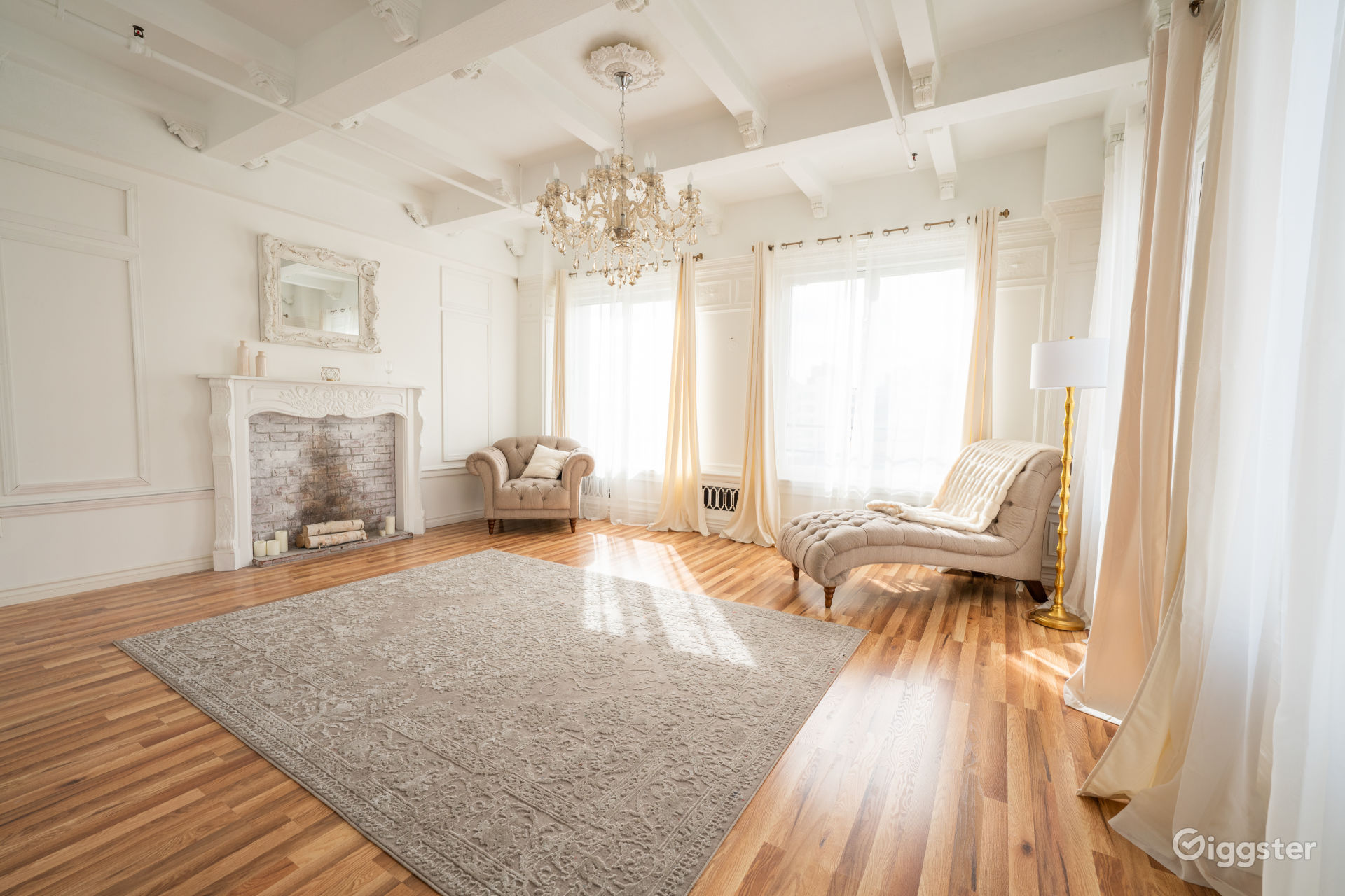 French Loft Studio in Los Angeles | Rent this location on Giggster