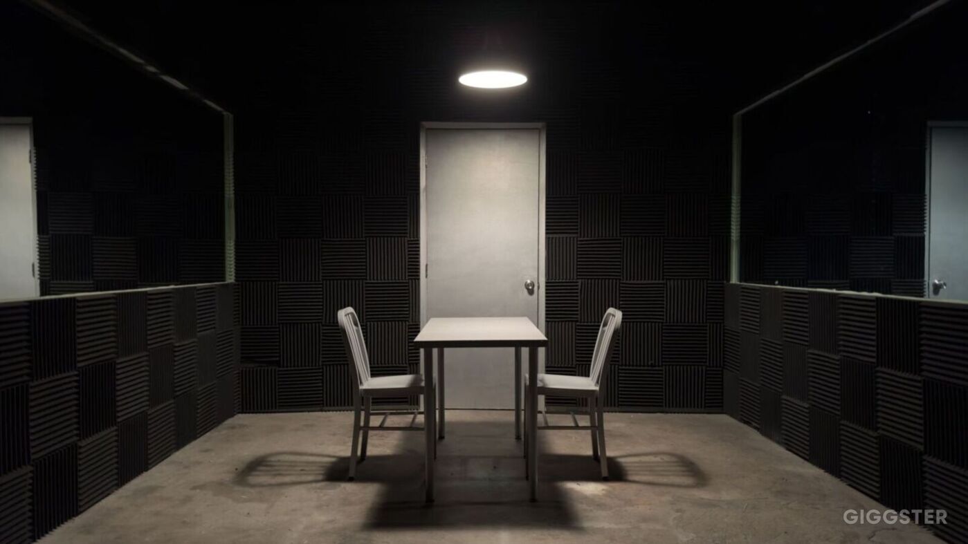 Police Interrogation Room With One Way Mirriors | Rent this location on ...