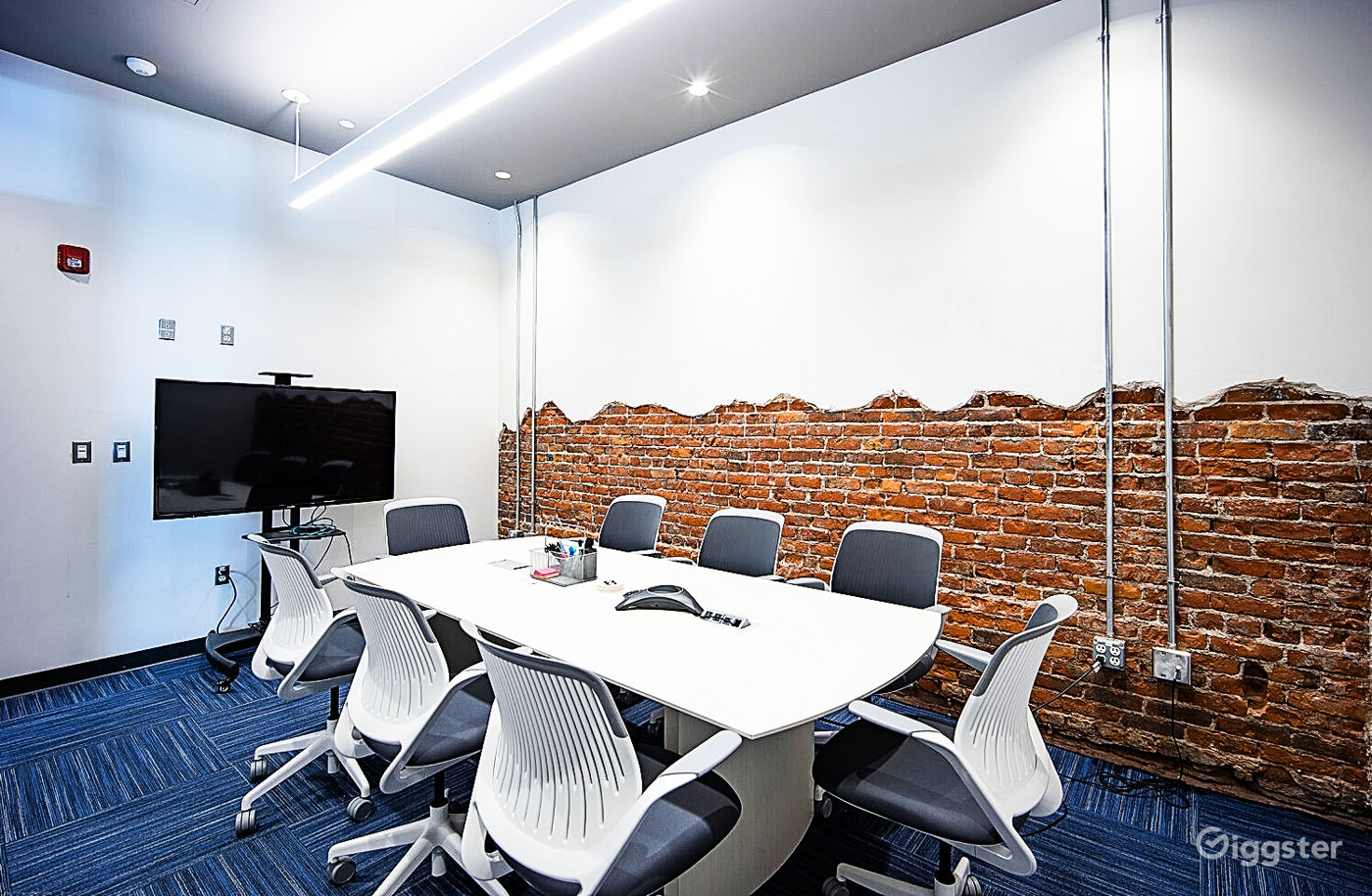 Brick Wall Meeting Room | Rent this location on Giggster