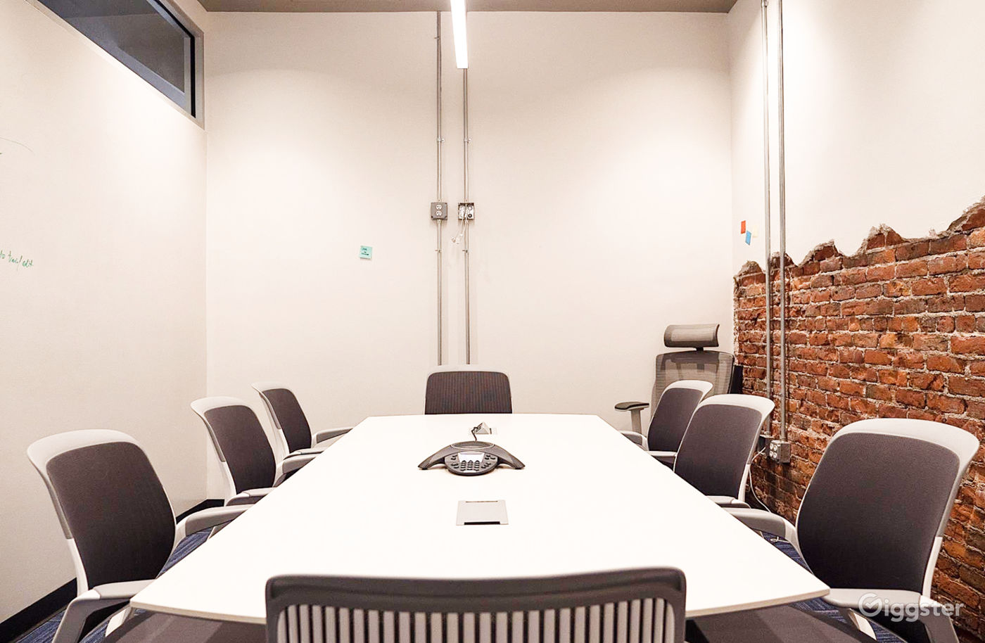 Brick Wall Meeting Room | Rent this location on Giggster