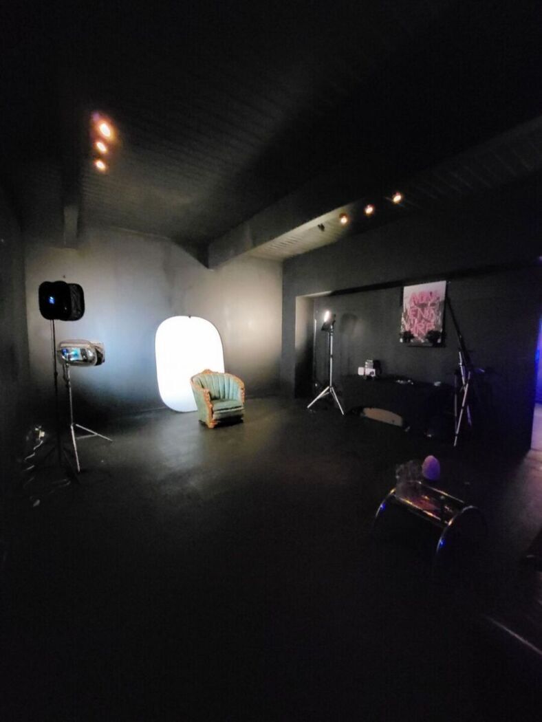 Versatile downtown studio | Rent this location on Giggster