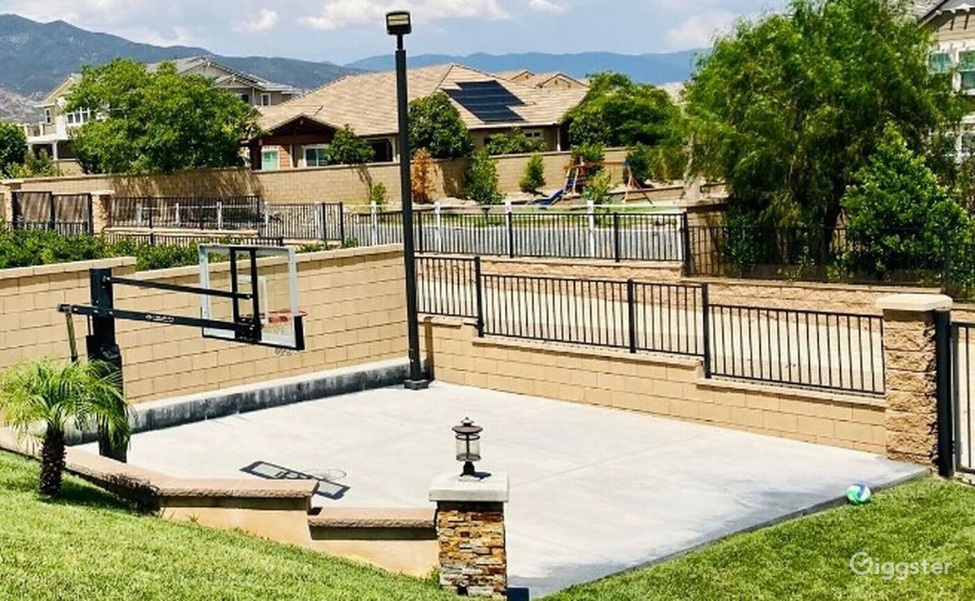 Private Basketball Court | Rent this location on Giggster