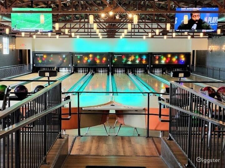 Vintage Bowling Alley with Wooden Lanes | Rent this location on Giggster