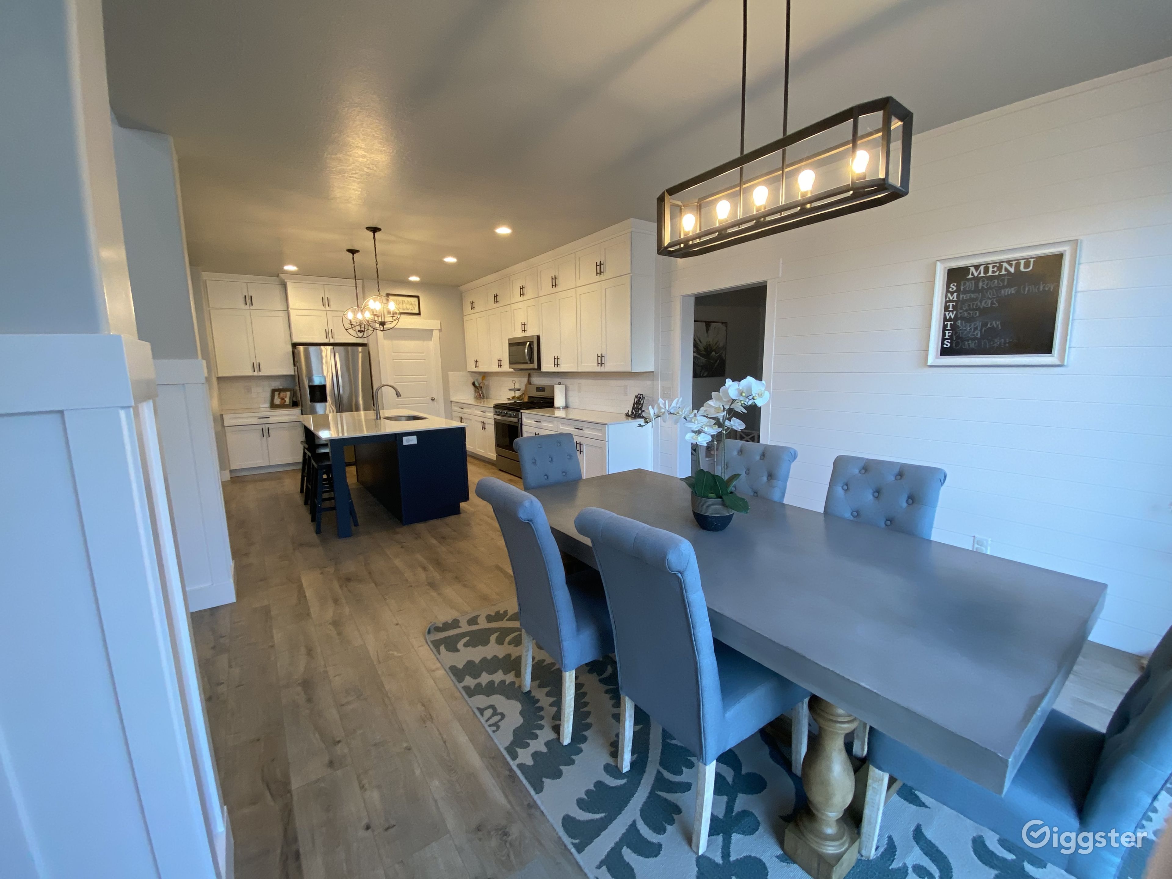 20 foot ceilings beautiful new home! | Rent this location on Giggster