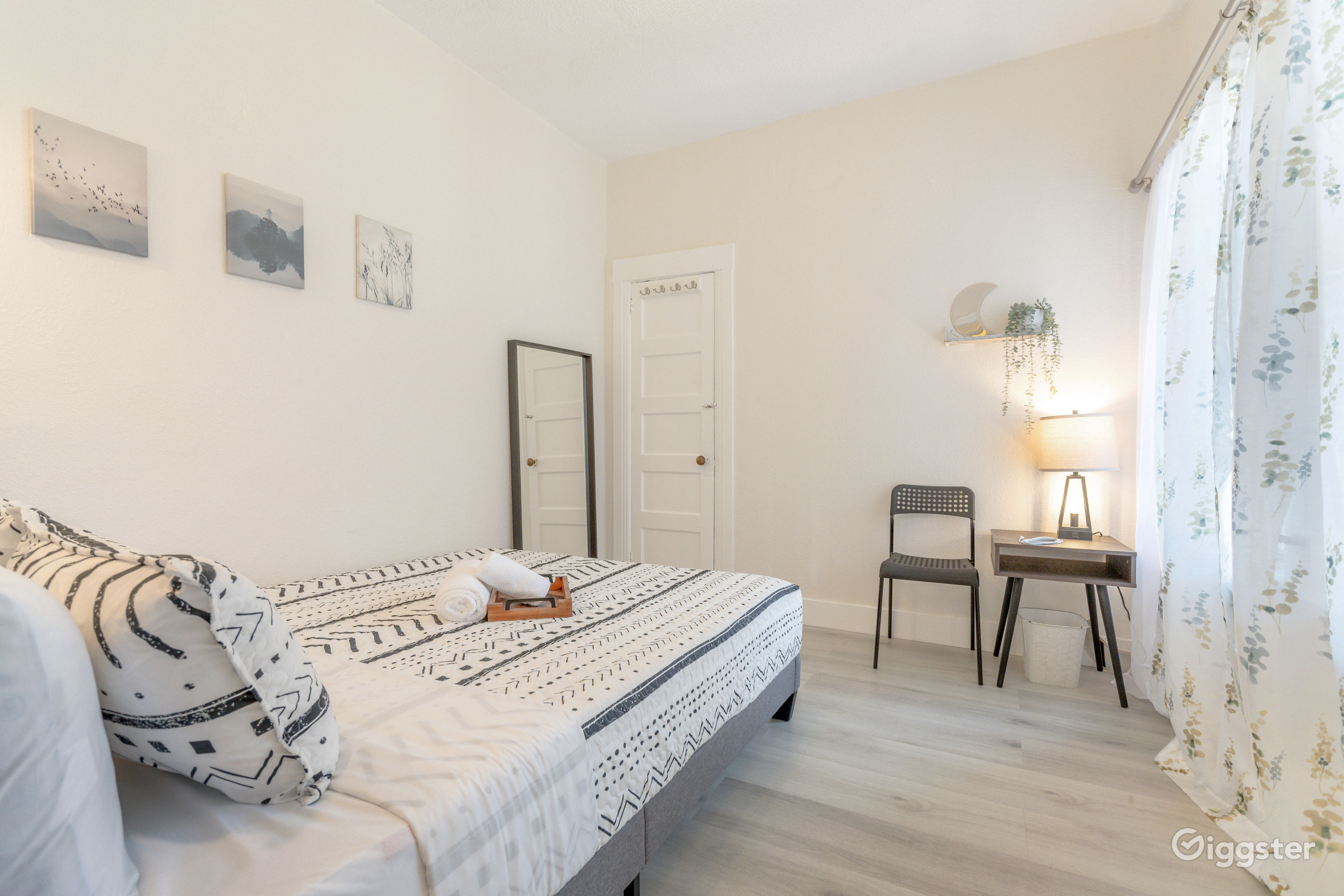 Swanky Edwardian Duplex with a Charming Cottage | Rent this location on ...