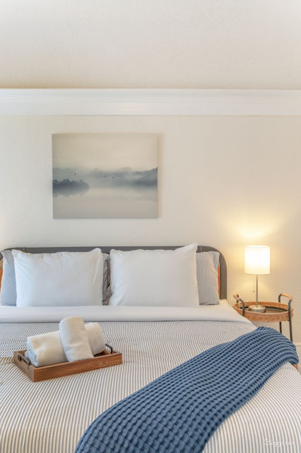 Swanky Edwardian Duplex with a Charming Cottage | Rent this location on ...