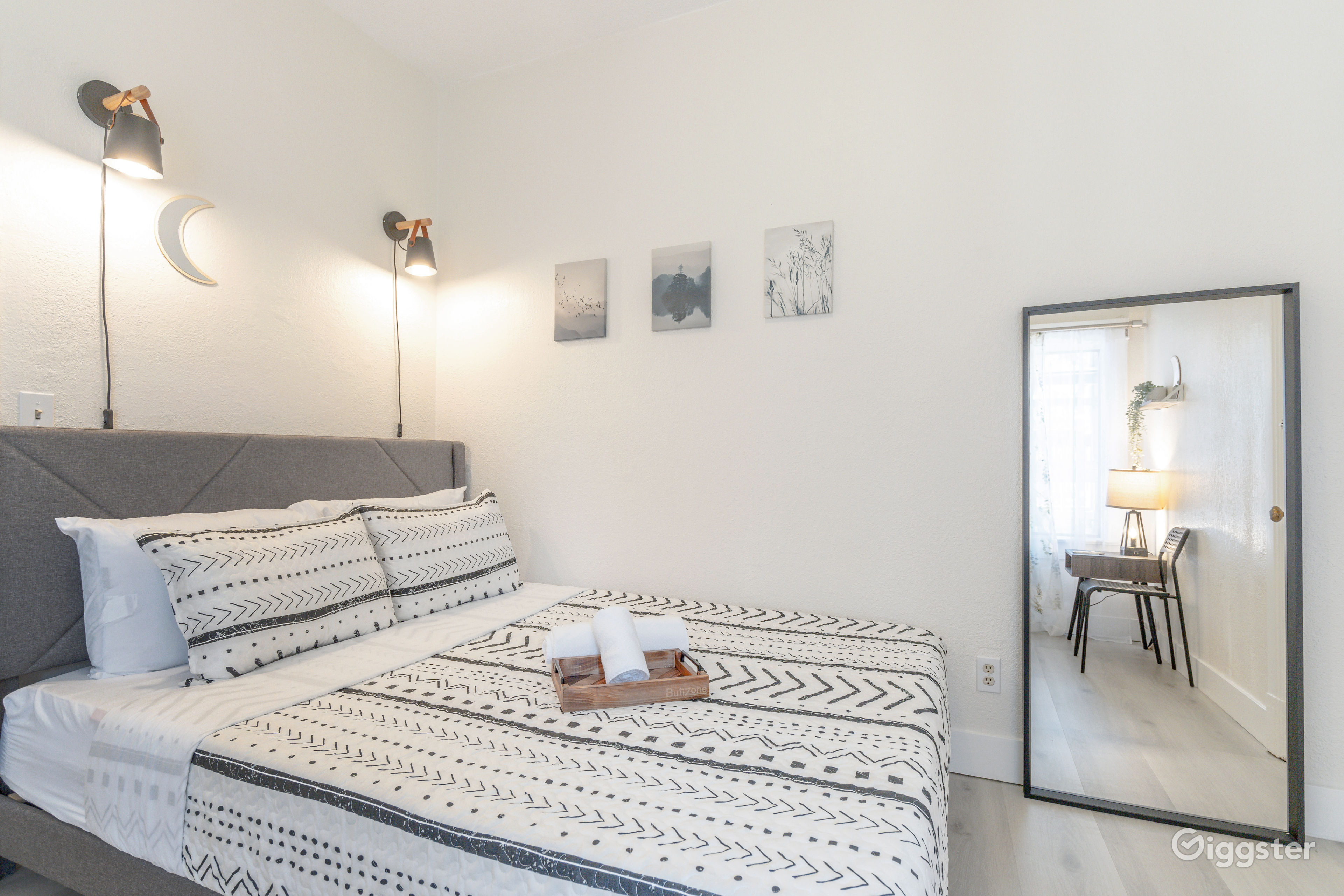 Swanky Edwardian Duplex with a Charming Cottage | Rent this location on ...