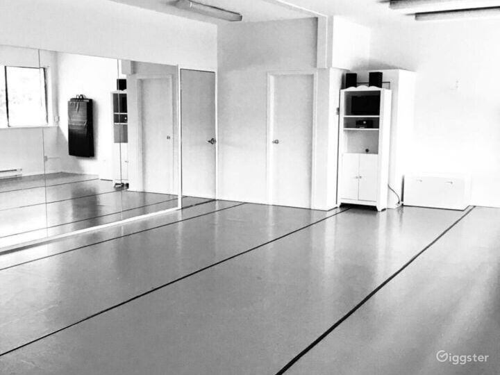 Unique 700 SQ FT Dance Studio | Rent this location on Giggster
