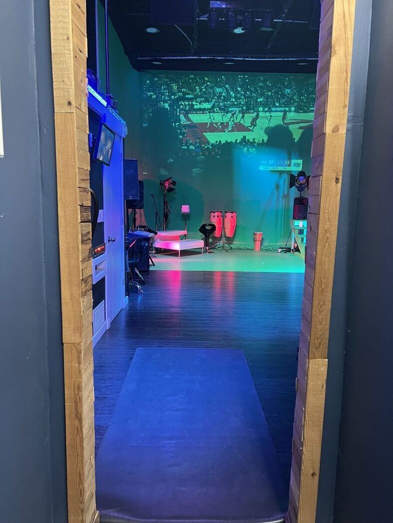 Lively Event Space in Toronto | Rent this location on Giggster