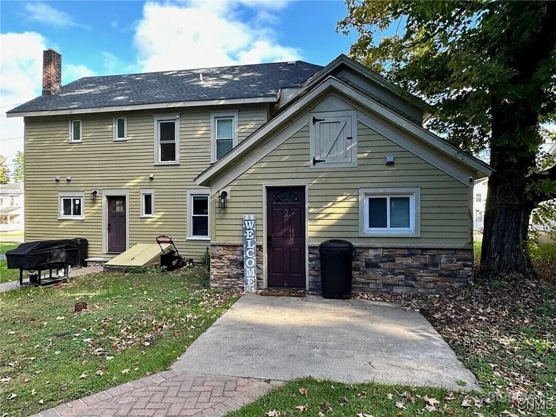 Modern Twin-Unit Home with Exposed Beams | Rent this location on Giggster