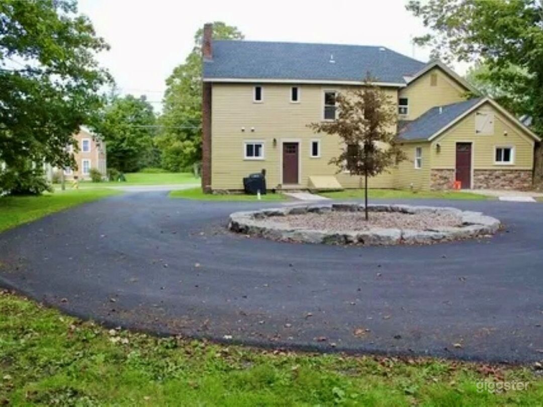 Modern Twin-Unit Home with Exposed Beams | Rent this location on Giggster