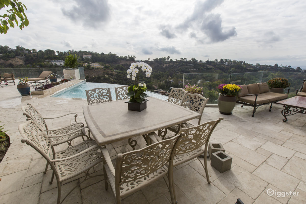 Infinity Pool & Jacuzzi Overlooking Los Angeles | Rent this location on ...