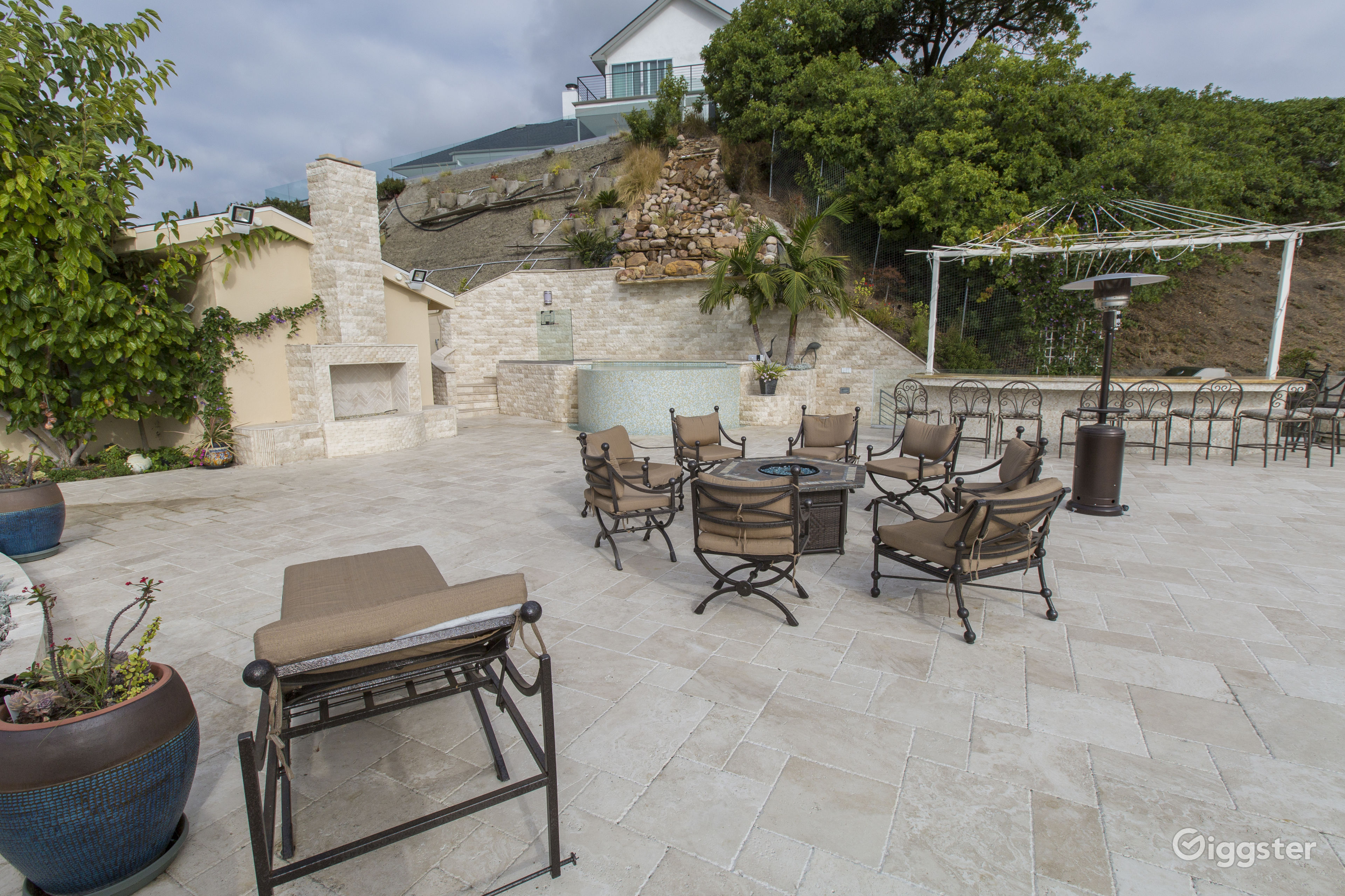 Infinity Pool & Jacuzzi Overlooking the Ocean | Rent this location on ...