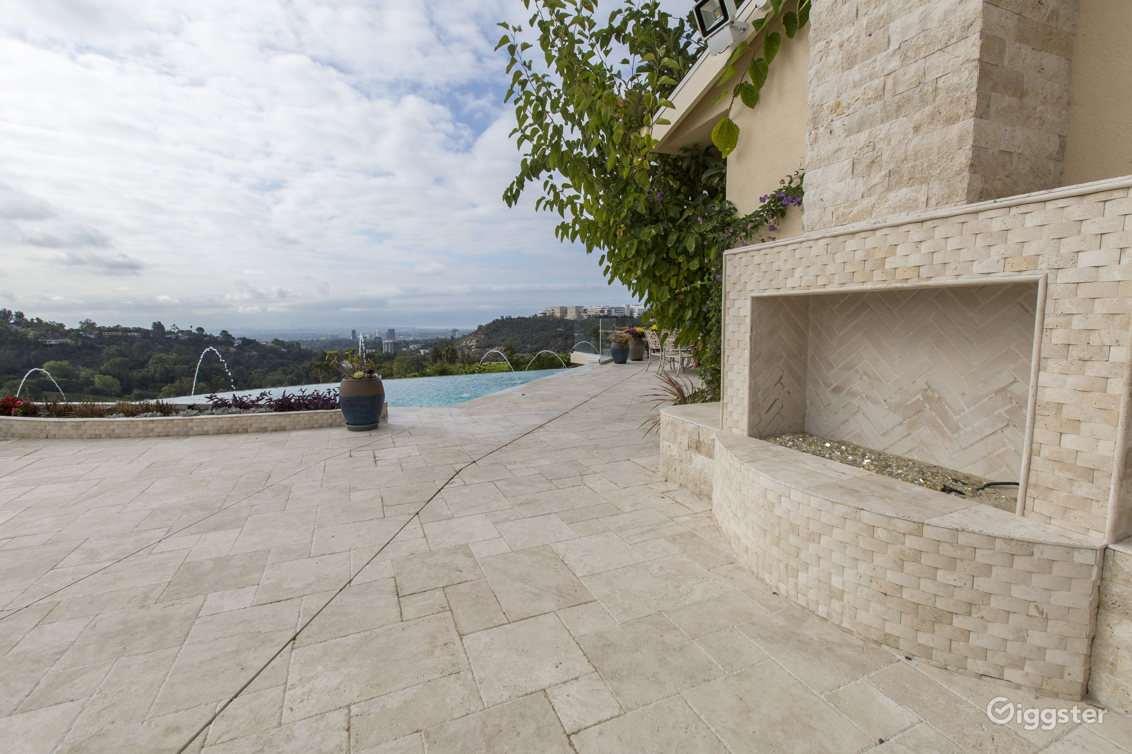 Infinity Pool & Jacuzzi Overlooking the Ocean | Rent this location on ...