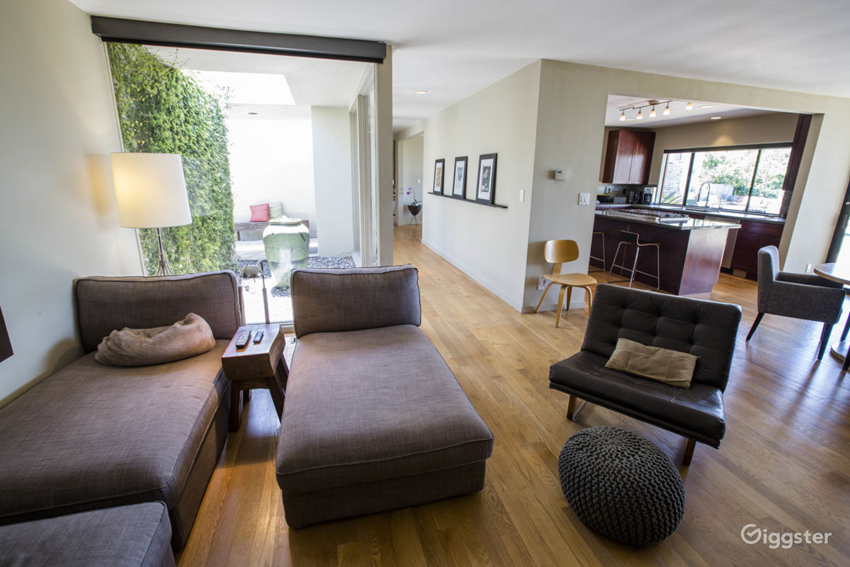 Warm And Modern Open Floor Plan With High Ceiling | Rent this location ...