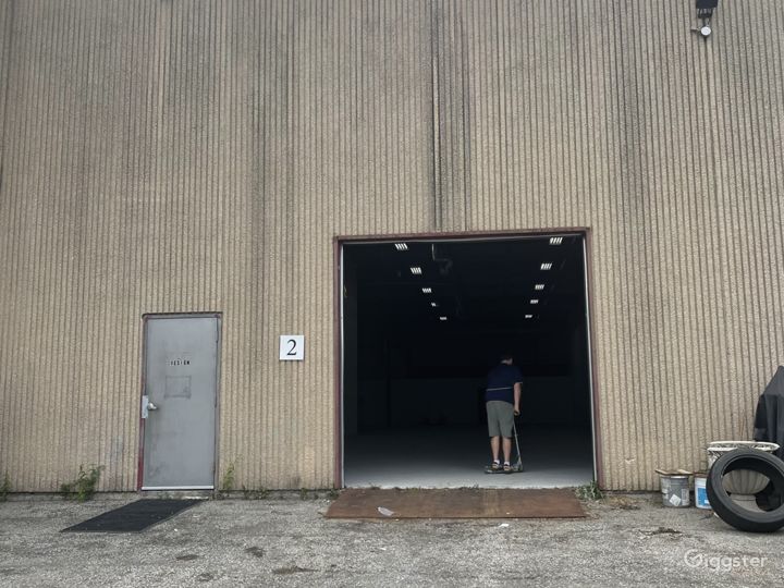 Studio Warehouse, high ceiling, & drive-in door! | Rent this location ...