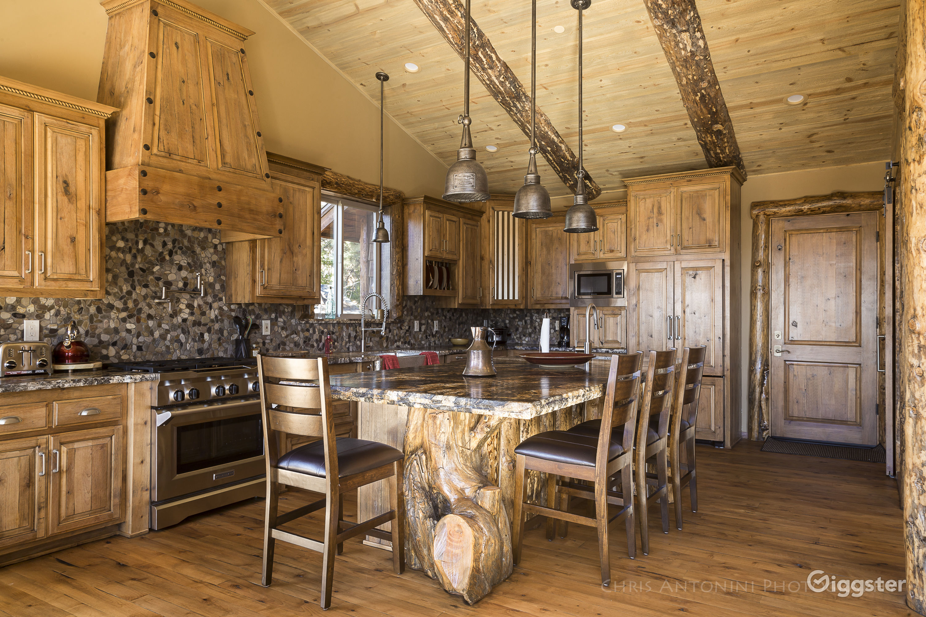 Luxury Log Mansion In Big Bear | Rent this location on Giggster