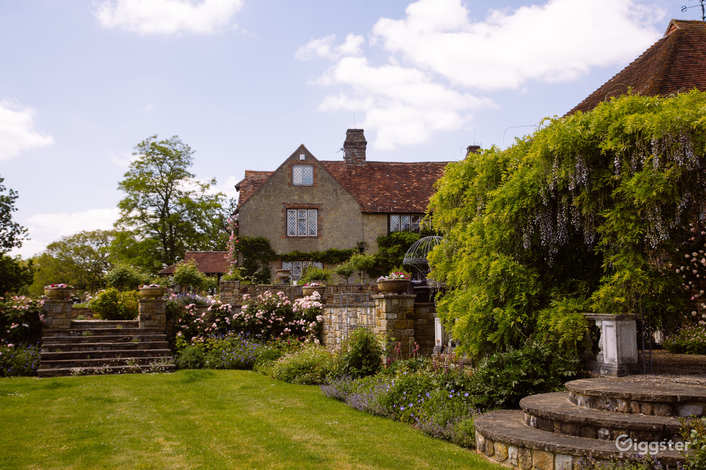 British Farm House in Surrey Hills | Rent this location on Giggster