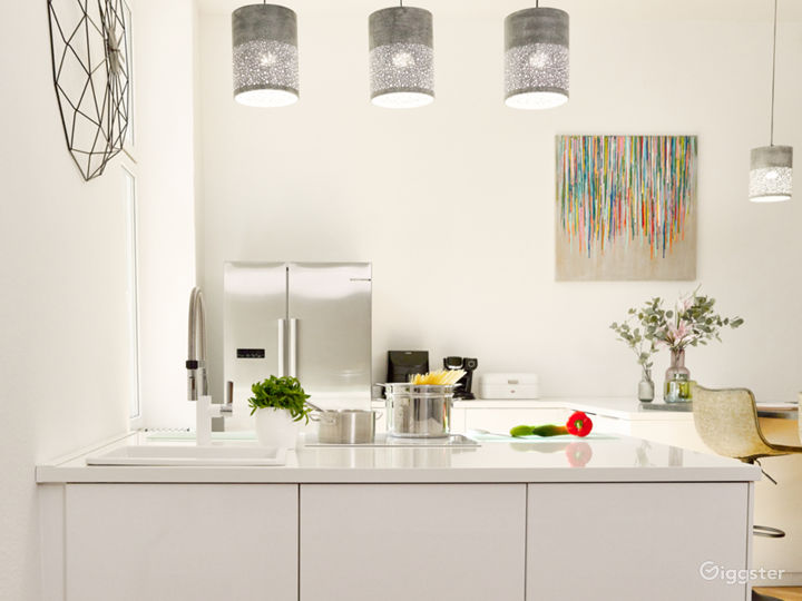 Home & Studio - 210 sq ft | Rent this location on Giggster