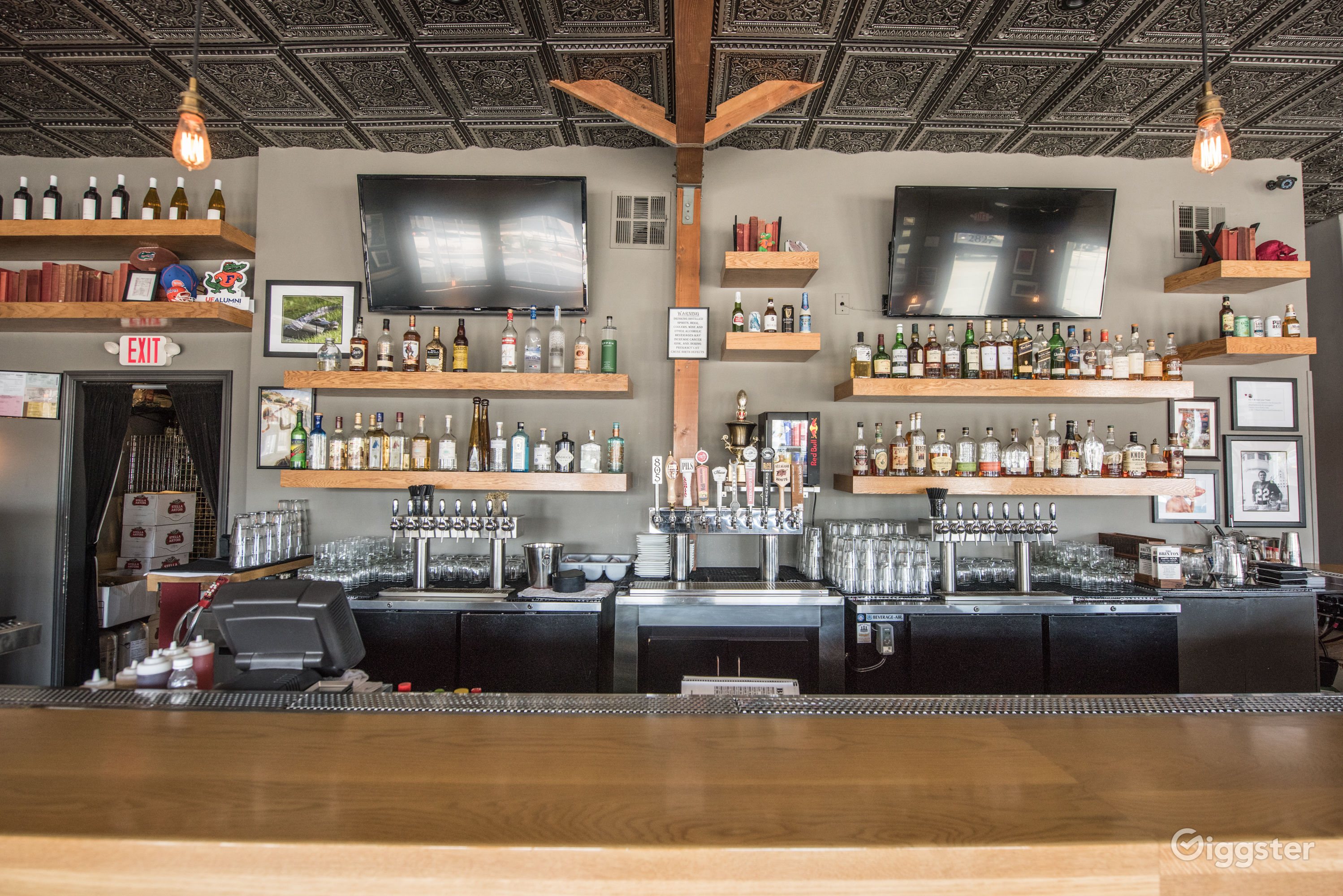 Industrial Gastropub | Rent this location on Giggster