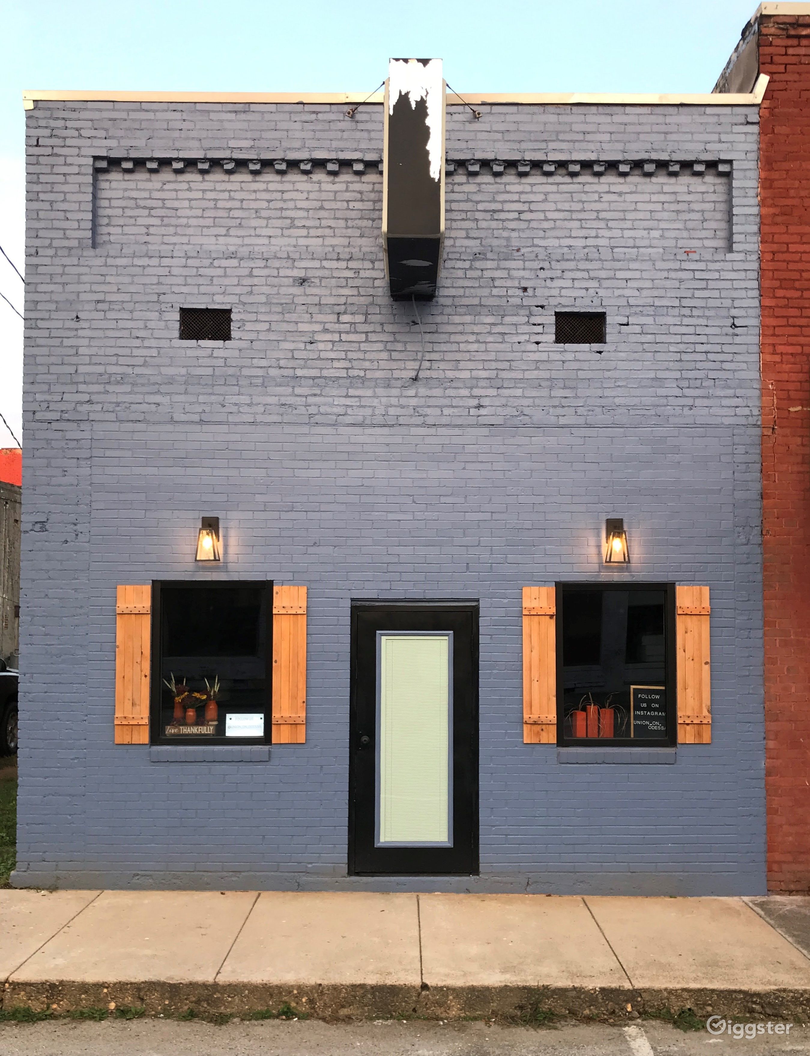 1920s Brick building | Rent this location on Giggster