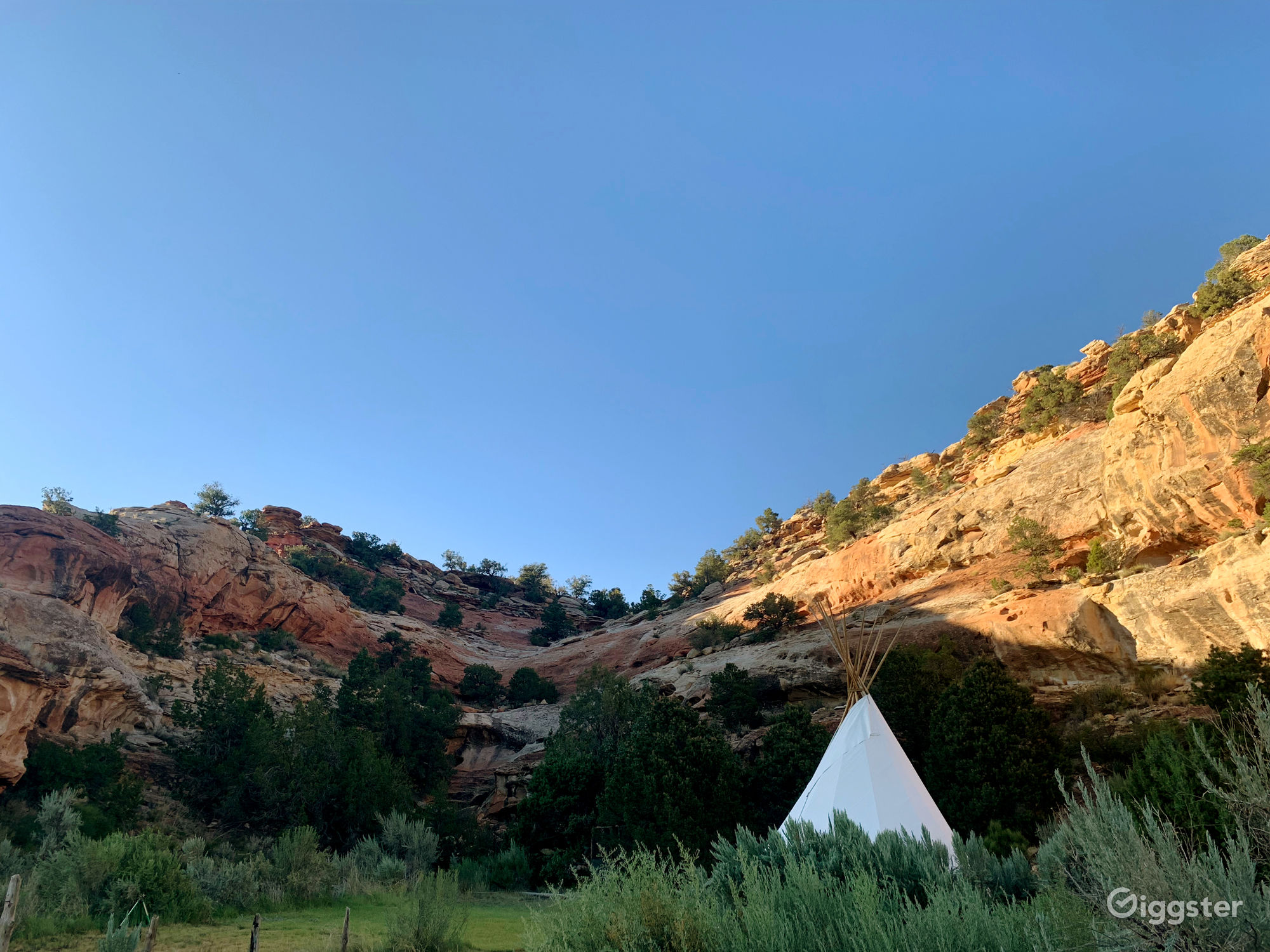 House built into red rock face with sweeping views | Rent this location ...