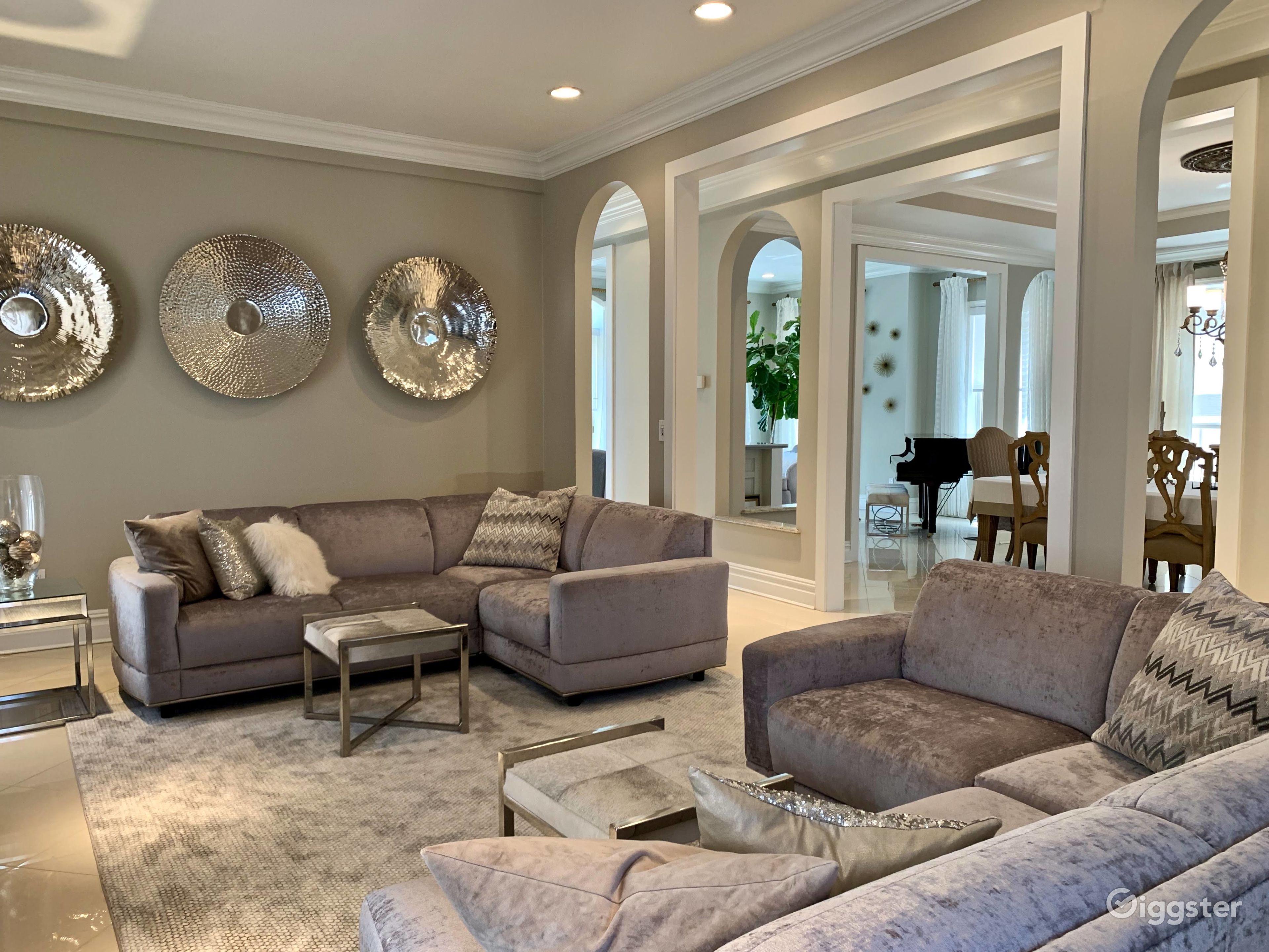 Glamorous House | Rent this location on Giggster