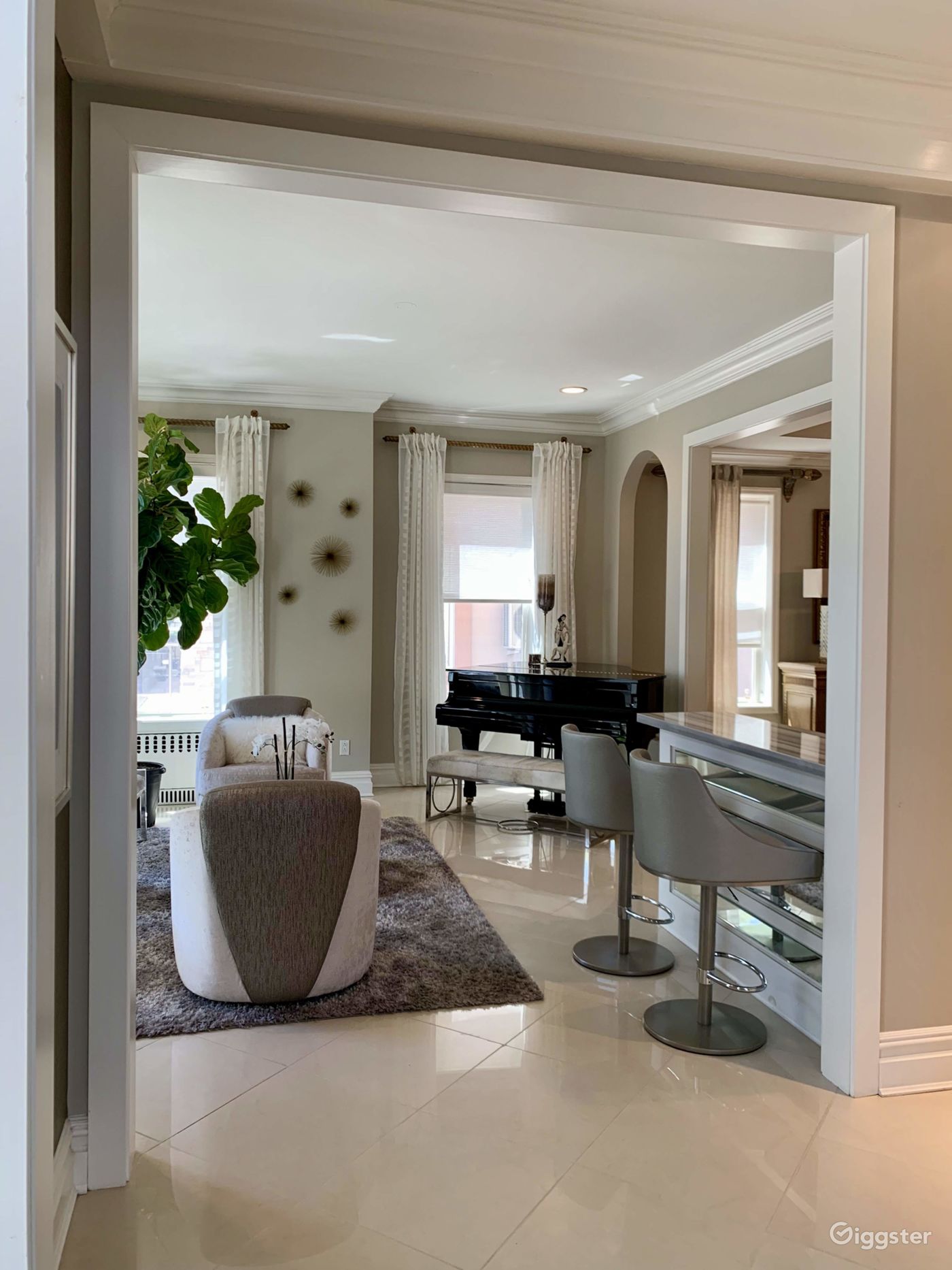 Glamorous House | Rent this location on Giggster