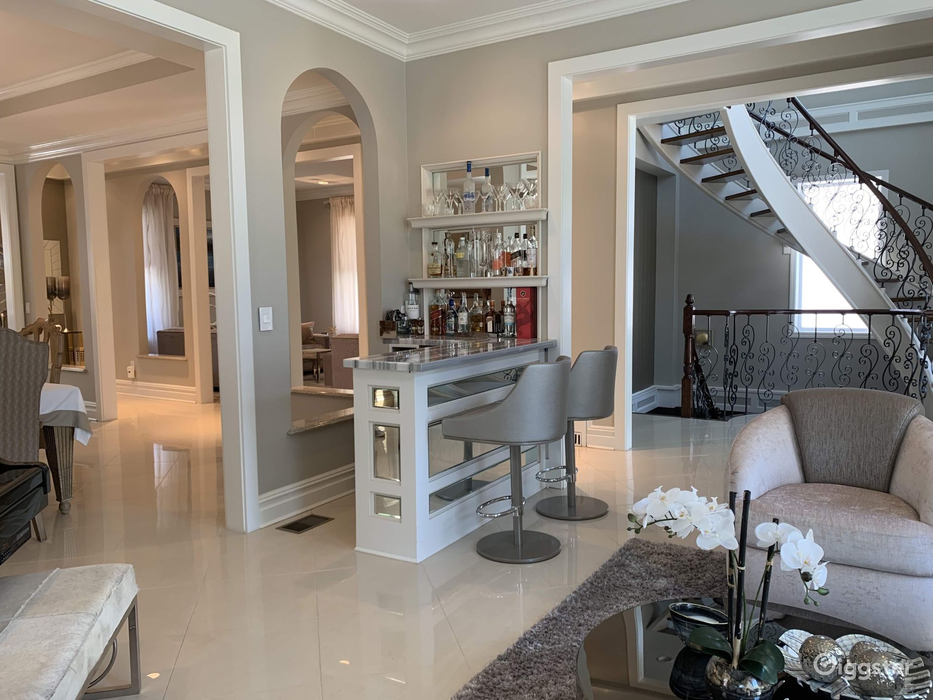 Glamorous House | Rent this location on Giggster