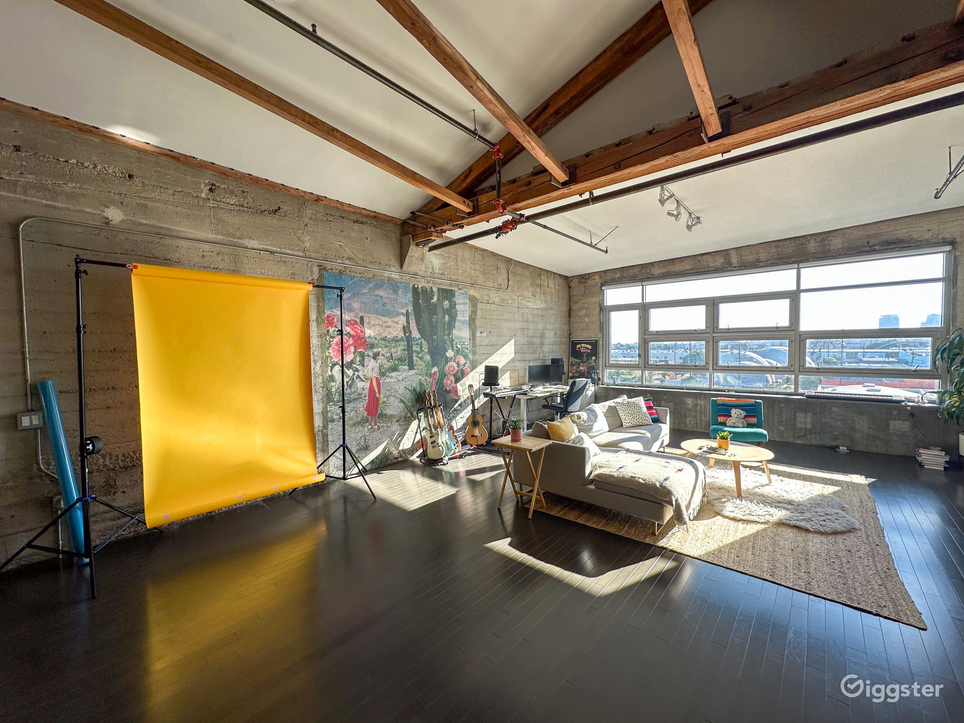 INDUSTRIAL ZEN LOFT STUDIO - LOTS OF NATURAL LIGHT | Rent this location on Giggster