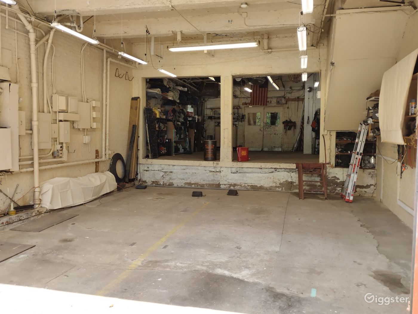 Smoked Fish Warehouse - Garage, Loading dock | Rent this location on ...