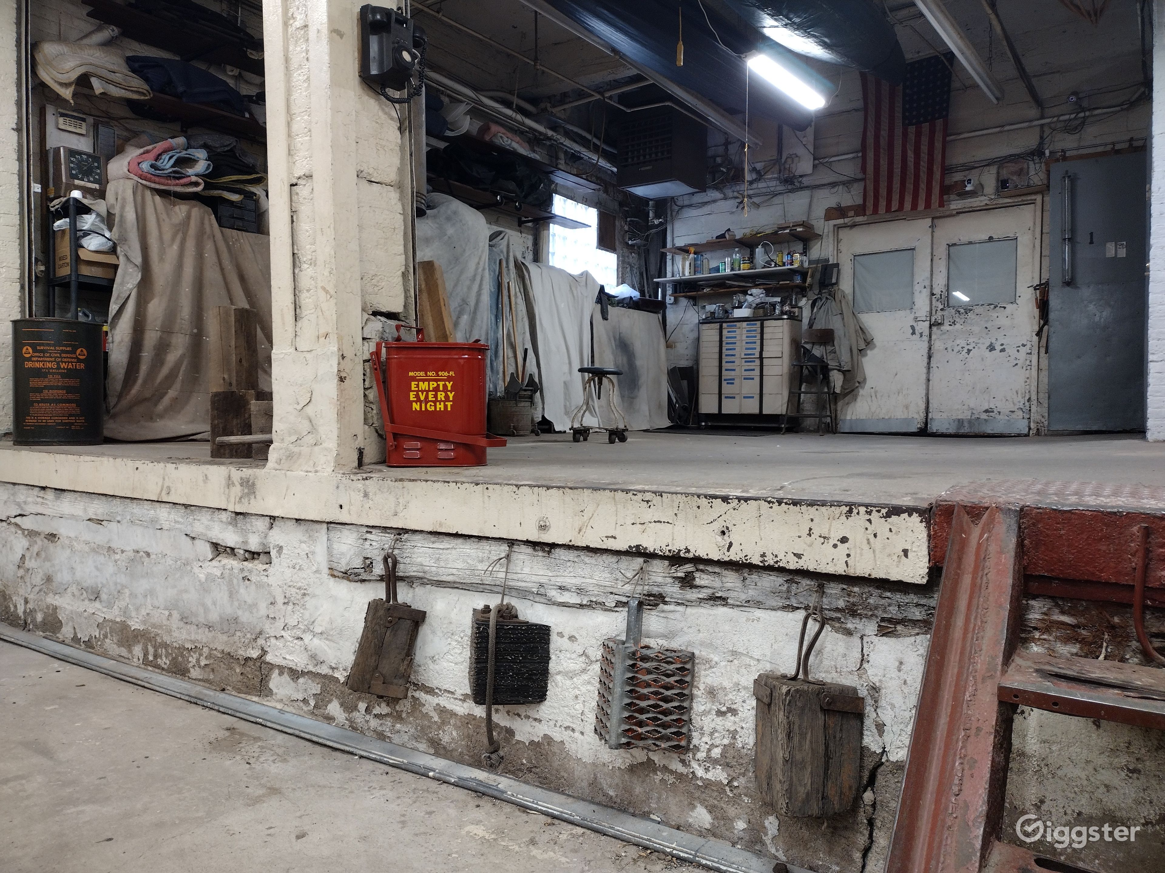 Smoked Fish Warehouse - Garage, Loading dock | Rent this location on ...