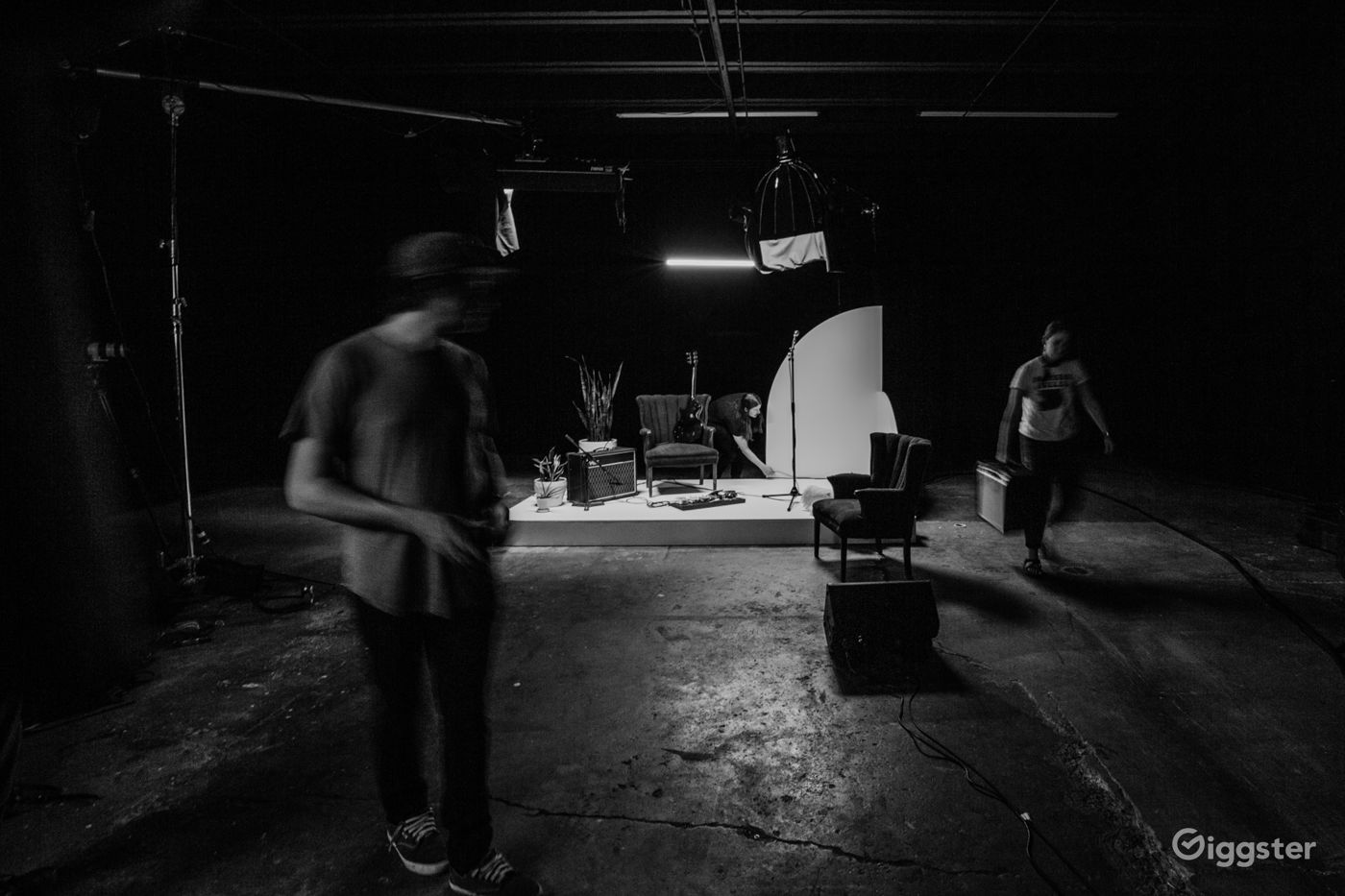 Modern Black Box Studio | Rent this location on Giggster