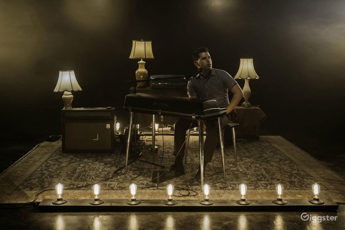 Modern Black Box Studio | Rent this location on Giggster