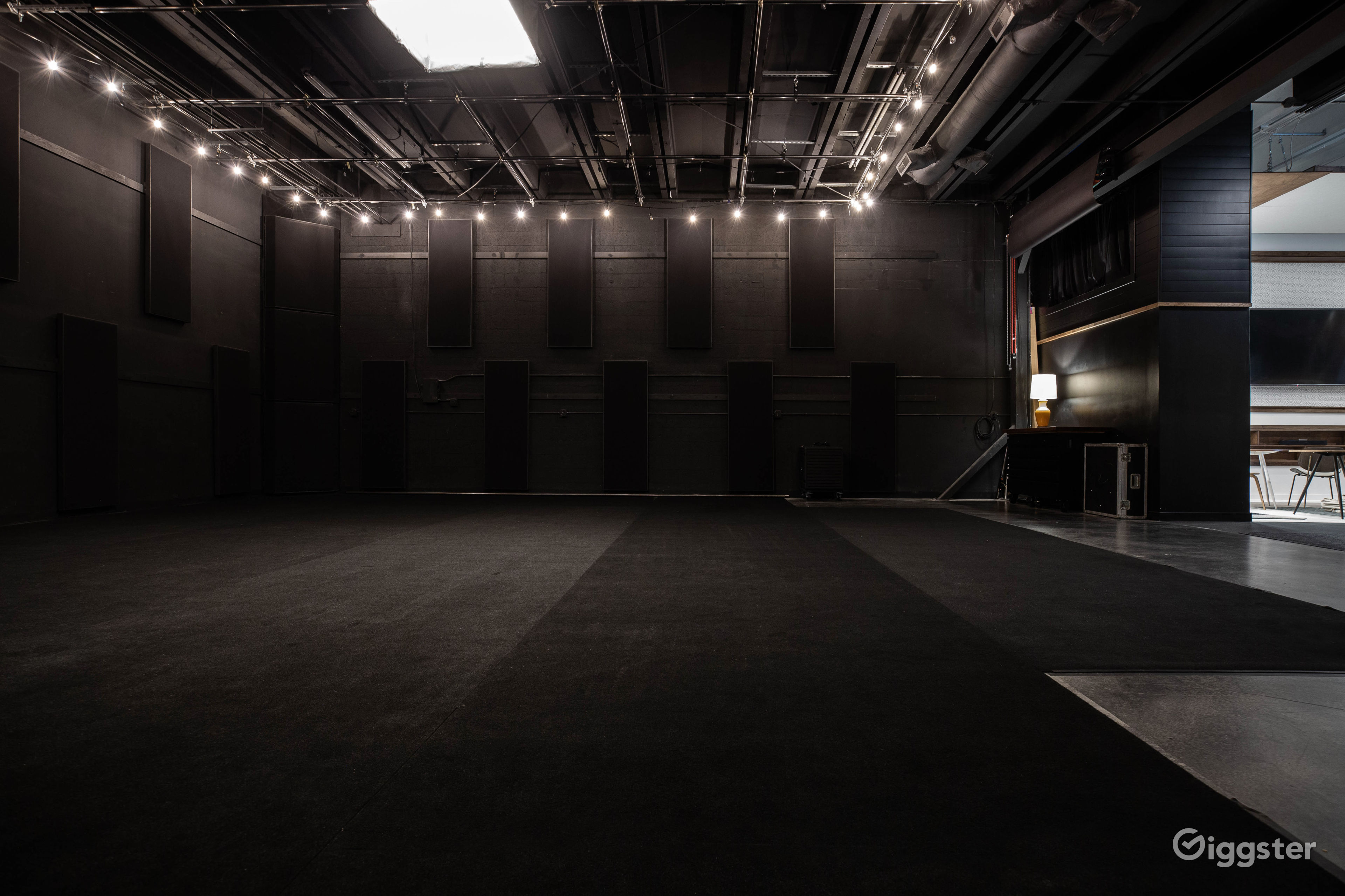 Modern Black Box Studio | Rent this location on Giggster