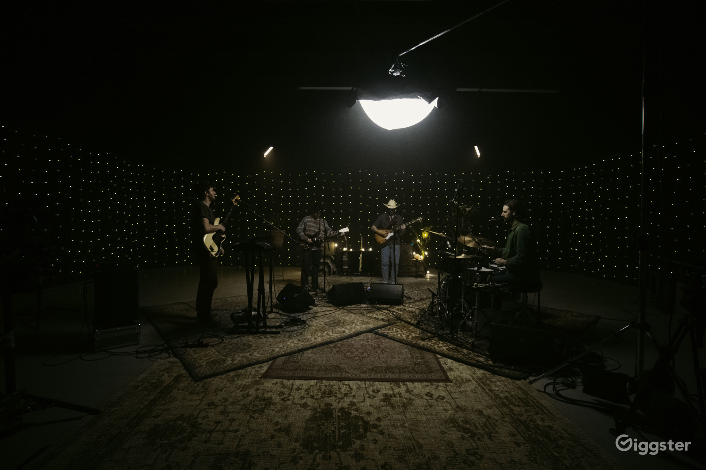 Modern Black Box Studio | Rent this location on Giggster